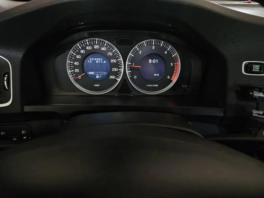 Black Volvo V60 2012 in Jekabpils, with an engine capacity of 1.60 L and mileage of 225 thousand km for 6390 €, photo 31 on AUTOMOTO.COM.LV