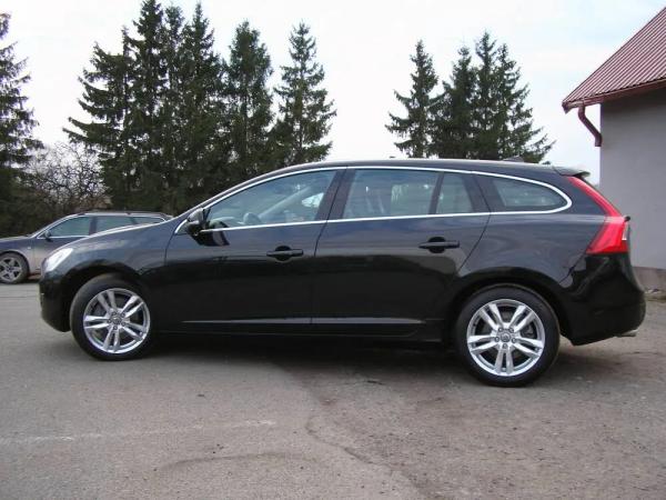 Melns Volvo V60 2012 Sigulda, ar dzinēja tilpumu 2.40 L un nobraukumu 228 tūkst. km par 7350 €, foto 4 vietnē AUTOMOTO.COM.LV