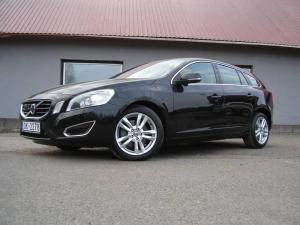 Melns Volvo V60 2012 Sigulda, ar dzinēja tilpumu 2.40 L un nobraukumu 228 tūkst. km par 7350 €, foto  vietnē AUTOMOTO.COM.LV