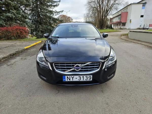 Черный Вольво B60 2012 в Екабпилс, объемом двигателя 2.00 л и пробегом 261 тыс. км за 6990 €, фото 3 на AUTOMOTO.COM.LV