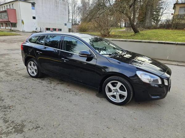 Черный Вольво B60 2012 в Екабпилс, объемом двигателя 2.00 л и пробегом 261 тыс. км за 6990 €, фото 5 на AUTOMOTO.COM.LV