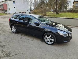 Black Volvo V60 2012 in Jekabpils, with an engine capacity of 2.00 L and mileage of 261 thousand km for 6990 €, photo 6 on AUTOMOTO.COM.LV