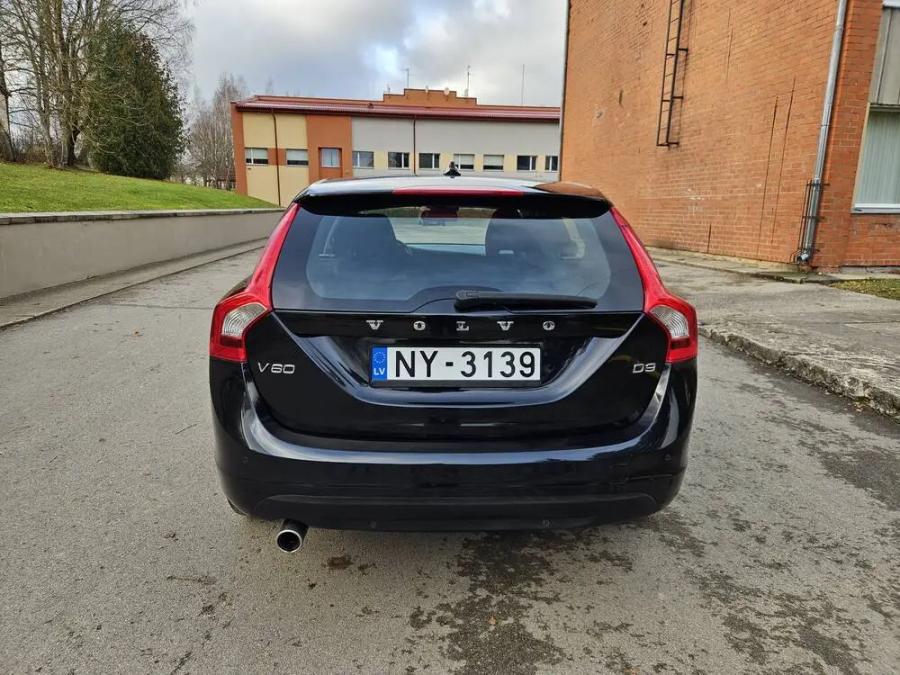 Black Volvo V60 2012 in Jekabpils, with an engine capacity of 2.00 L and mileage of 261 thousand km for 6990 €, photo 10 on AUTOMOTO.COM.LV
