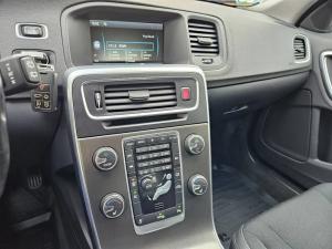 Black Volvo V60 2012 in Jekabpils, with an engine capacity of 2.00 L and mileage of 261 thousand km for 6990 €, photo 12 on AUTOMOTO.COM.LV