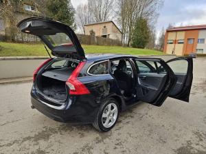 Black Volvo V60 2012 in Jekabpils, with an engine capacity of 2.00 L and mileage of 261 thousand km for 6990 €, photo 18 on AUTOMOTO.COM.LV
