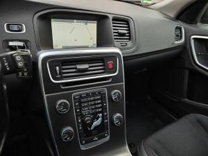 Black Volvo V60 2012 in Jekabpils, with an engine capacity of 2.00 L and mileage of 261 thousand km for 6990 €, photo 21 on AUTOMOTO.COM.LV