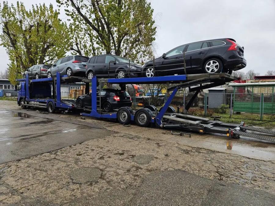 Black Volvo V60 2012 in Jekabpils, with an engine capacity of 2.00 L and mileage of 261 thousand km for 6990 €, photo 26 on AUTOMOTO.COM.LV