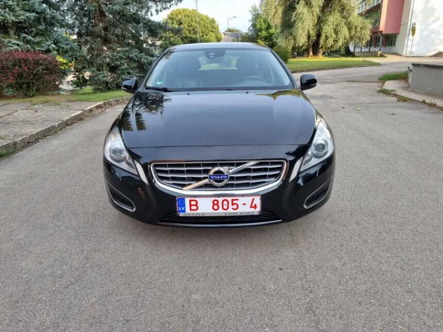 Melns Volvo V60 2012 Jēkabpils, ar dzinēja tilpumu 2.00 L un nobraukumu 239 tūkst. km par 7400 €, foto 5 vietnē AUTOMOTO.COM.LV