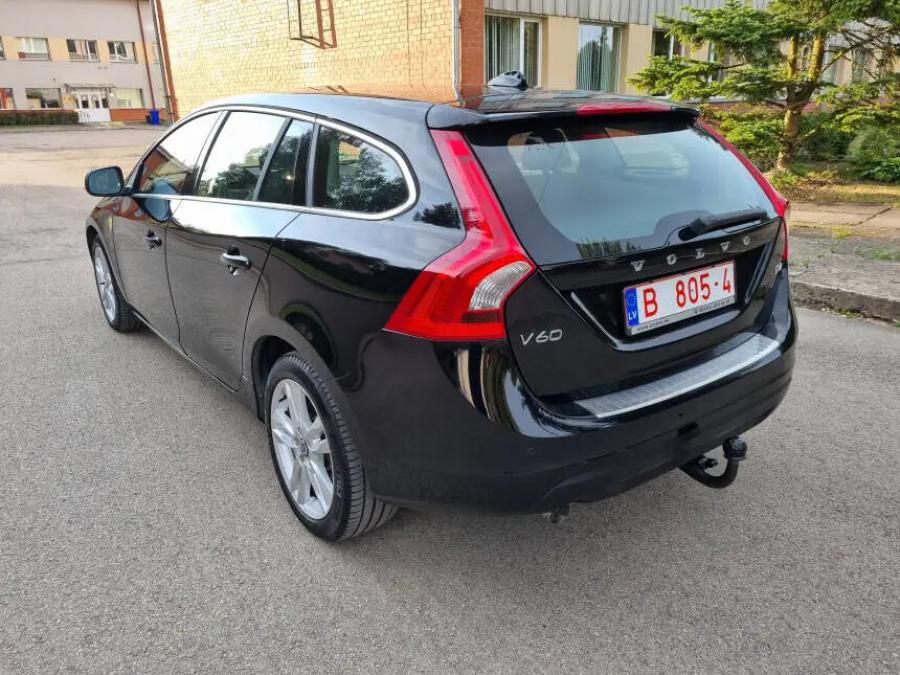 Melns Volvo V60 2012 Jēkabpils, ar dzinēja tilpumu 2.00 L un nobraukumu 239 tūkst. km par 7400 €, foto 10 vietnē AUTOMOTO.COM.LV