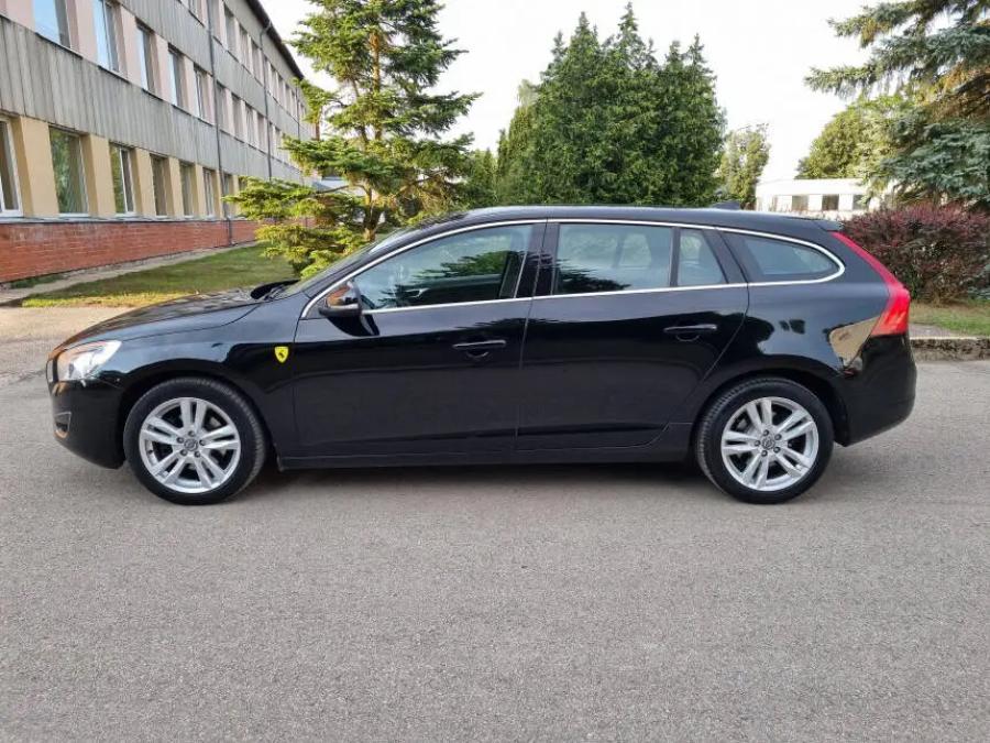 Melns Volvo V60 2012 Jēkabpils, ar dzinēja tilpumu 2.00 L un nobraukumu 239 tūkst. km par 7400 €, foto 12 vietnē AUTOMOTO.COM.LV