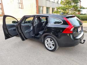 Melns Volvo V60 2012 Jēkabpils, ar dzinēja tilpumu 2.00 L un nobraukumu 239 tūkst. km par 7400 €, foto 18 vietnē AUTOMOTO.COM.LV
