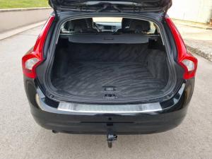 Melns Volvo V60 2012 Jēkabpils, ar dzinēja tilpumu 2.00 L un nobraukumu 239 tūkst. km par 7400 €, foto 19 vietnē AUTOMOTO.COM.LV