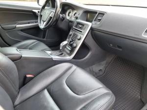 Melns Volvo V60 2012 Jēkabpils, ar dzinēja tilpumu 2.00 L un nobraukumu 239 tūkst. km par 7400 €, foto 23 vietnē AUTOMOTO.COM.LV
