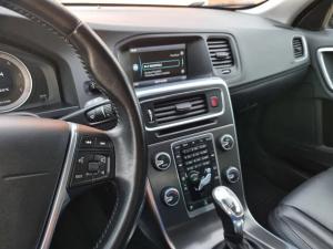 Melns Volvo V60 2012 Jēkabpils, ar dzinēja tilpumu 2.00 L un nobraukumu 239 tūkst. km par 7400 €, foto 25 vietnē AUTOMOTO.COM.LV