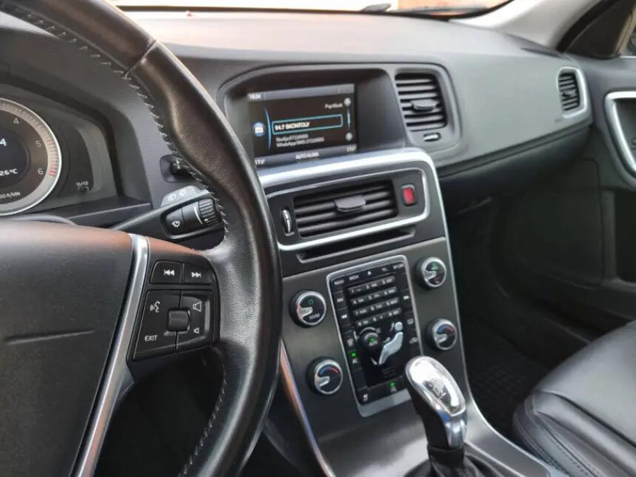 Melns Volvo V60 2012 Jēkabpils, ar dzinēja tilpumu 2.00 L un nobraukumu 239 tūkst. km par 7400 €, foto 25 vietnē AUTOMOTO.COM.LV