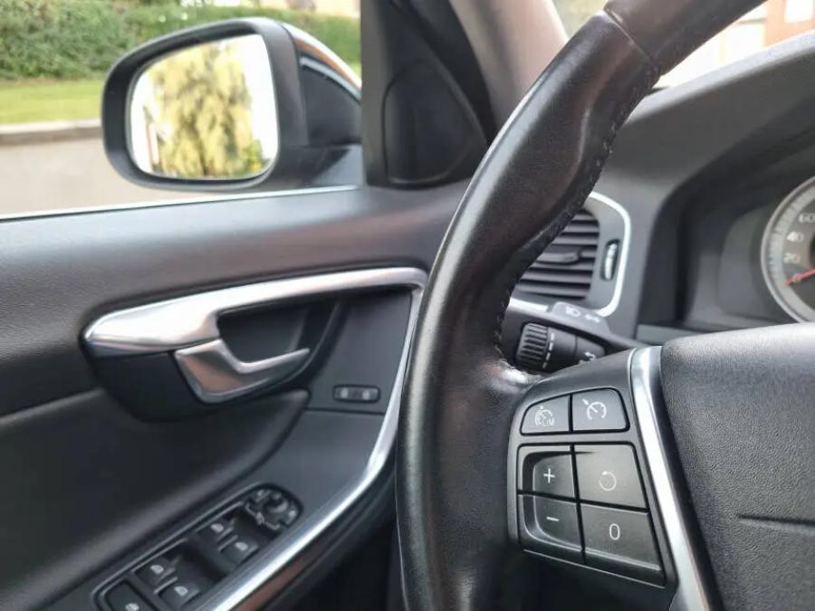 Melns Volvo V60 2012 Jēkabpils, ar dzinēja tilpumu 2.00 L un nobraukumu 239 tūkst. km par 7400 €, foto 26 vietnē AUTOMOTO.COM.LV