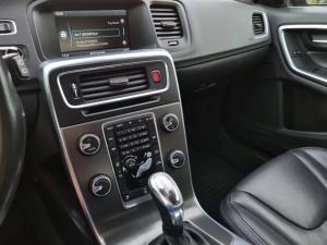 Melns Volvo V60 2012 Jēkabpils, ar dzinēja tilpumu 2.00 L un nobraukumu 239 tūkst. km par 7400 €, foto 27 vietnē AUTOMOTO.COM.LV