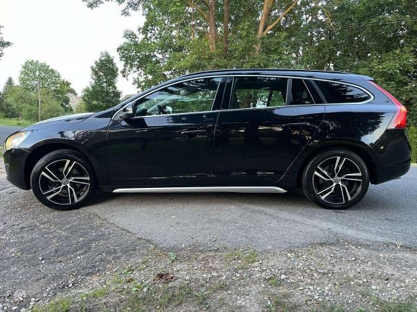 Black Volvo V60 2012 in Prienai, with an engine capacity of 1.98 L and mileage of 289 thousand km for 6350 €, photo 1 on AUTOMOTO.COM.LV