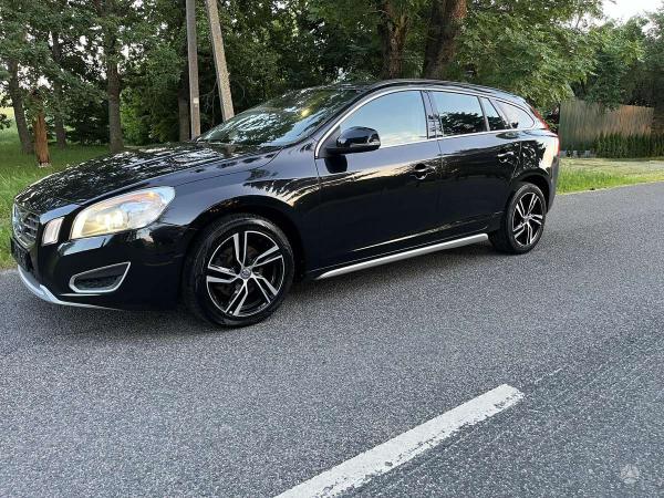 Black Volvo V60 2012 in Prienai, with an engine capacity of 1.98 L and mileage of 289 thousand km for 6350 €, photo 6 on AUTOMOTO.COM.LV