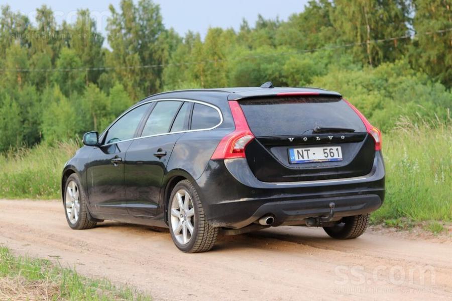 Melns Volvo V60 2012 Limbaži, ar dzinēja tilpumu 1.60 L un nobraukumu 293 tūkst. km par 7000 €, foto 4 vietnē AUTOMOTO.COM.LV