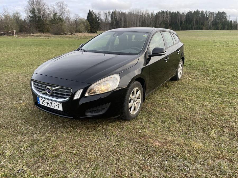 Melns Volvo V60 2012 Cēsis, ar dzinēja tilpumu 1.60 L un nobraukumu 222 tūkst. km par 4300 €, foto 1 vietnē AUTOMOTO.COM.LV