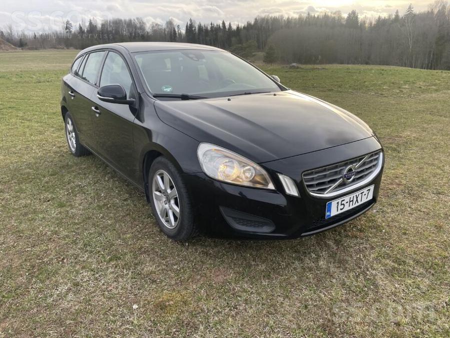 Melns Volvo V60 2012 Cēsis, ar dzinēja tilpumu 1.60 L un nobraukumu 222 tūkst. km par 4300 €, foto 3 vietnē AUTOMOTO.COM.LV