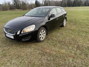 Melns Volvo V60 2012 Cēsis, ar dzinēja tilpumu 1.60 L un nobraukumu 222 tūkst. km par 4300 €, foto 5 vietnē AUTOMOTO.COM.LV