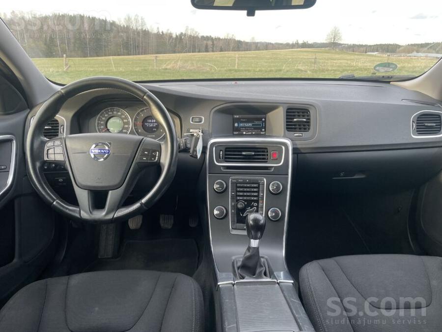Melns Volvo V60 2012 Cēsis, ar dzinēja tilpumu 1.60 L un nobraukumu 222 tūkst. km par 4300 €, foto 15 vietnē AUTOMOTO.COM.LV