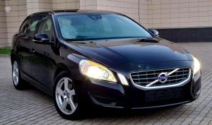 Melns Volvo V60 2012 Alīta, ar dzinēja tilpumu 1.98 L un nobraukumu 248 tūkst. km par 5250 €, foto  vietnē AUTOMOTO.COM.LV