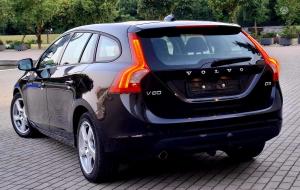 Melns Volvo V60 2012 Alīta, ar dzinēja tilpumu 1.98 L un nobraukumu 248 tūkst. km par 5250 €, foto 5 vietnē AUTOMOTO.COM.LV