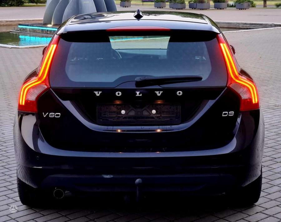Melns Volvo V60 2012 Alīta, ar dzinēja tilpumu 1.98 L un nobraukumu 248 tūkst. km par 5250 €, foto 7 vietnē AUTOMOTO.COM.LV