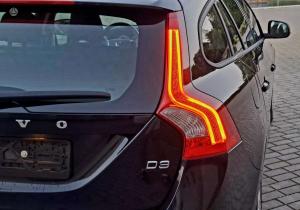 Melns Volvo V60 2012 Alīta, ar dzinēja tilpumu 1.98 L un nobraukumu 248 tūkst. km par 5250 €, foto 8 vietnē AUTOMOTO.COM.LV