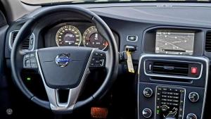 Melns Volvo V60 2012 Alīta, ar dzinēja tilpumu 1.98 L un nobraukumu 248 tūkst. km par 5250 €, foto 11 vietnē AUTOMOTO.COM.LV