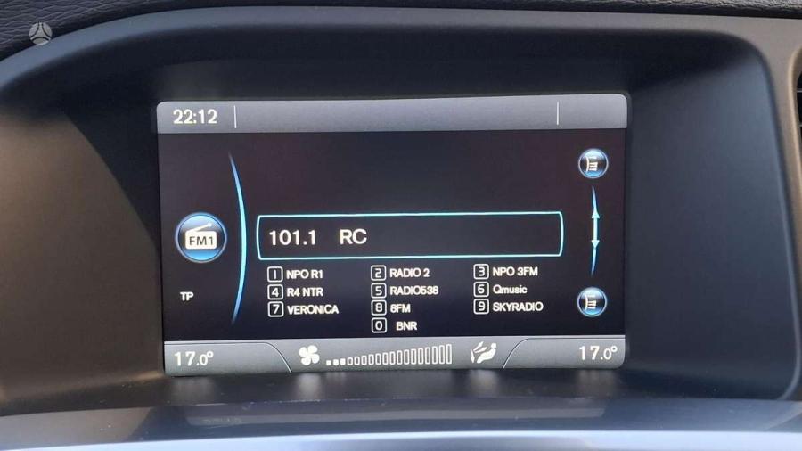 Melns Volvo V60 2012 Alīta, ar dzinēja tilpumu 1.98 L un nobraukumu 248 tūkst. km par 5250 €, foto 17 vietnē AUTOMOTO.COM.LV