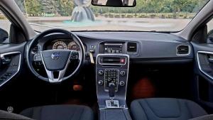 Melns Volvo V60 2012 Alīta, ar dzinēja tilpumu 1.98 L un nobraukumu 248 tūkst. km par 5250 €, foto 19 vietnē AUTOMOTO.COM.LV