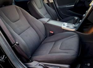 Melns Volvo V60 2012 Alīta, ar dzinēja tilpumu 1.98 L un nobraukumu 248 tūkst. km par 5250 €, foto 20 vietnē AUTOMOTO.COM.LV