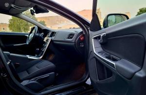 Melns Volvo V60 2012 Alīta, ar dzinēja tilpumu 1.98 L un nobraukumu 248 tūkst. km par 5250 €, foto 21 vietnē AUTOMOTO.COM.LV