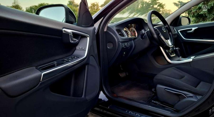 Melns Volvo V60 2012 Alīta, ar dzinēja tilpumu 1.98 L un nobraukumu 248 tūkst. km par 5250 €, foto 25 vietnē AUTOMOTO.COM.LV