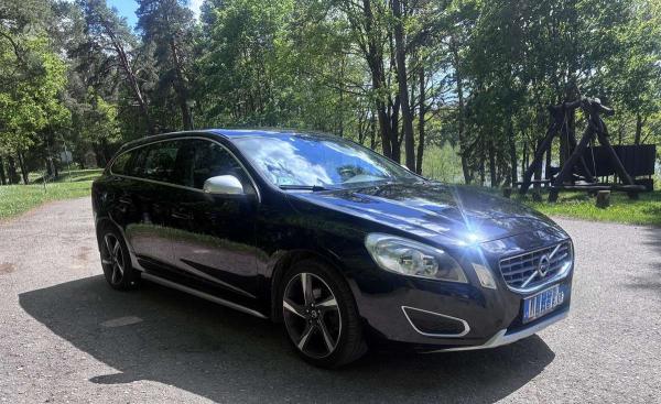 Melns Volvo V60 2012 Panevēža, ar dzinēja tilpumu 1.98 L un nobraukumu 354 tūkst. km par 4800 €, foto 3 vietnē AUTOMOTO.COM.LV