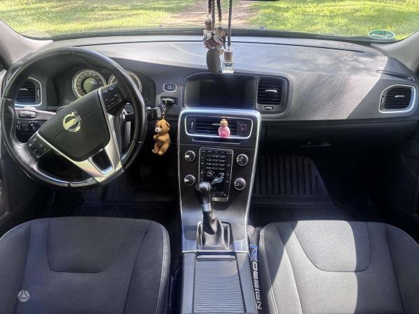 Melns Volvo V60 2012 Panevēža, ar dzinēja tilpumu 1.98 L un nobraukumu 354 tūkst. km par 4800 €, foto 8 vietnē AUTOMOTO.COM.LV