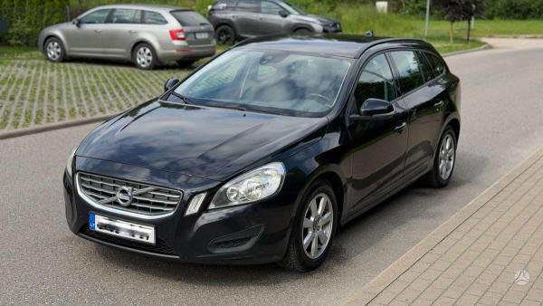 Black Volvo V60 2012 in Vilnius, with an engine capacity of 1.56 L and mileage of 344 thousand km for 3950 €, photo 1 on AUTOMOTO.COM.LV