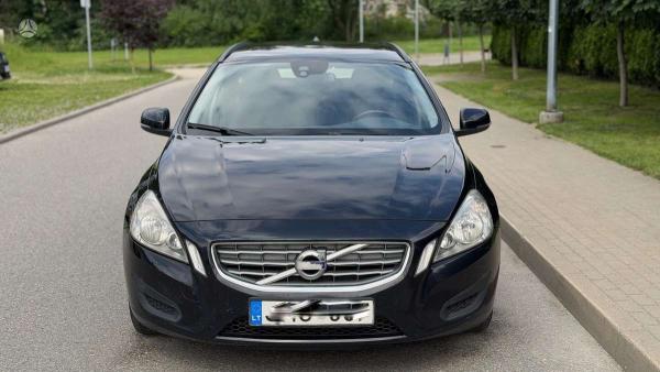 Black Volvo V60 2012 in Vilnius, with an engine capacity of 1.56 L and mileage of 344 thousand km for 3950 €, photo 2 on AUTOMOTO.COM.LV