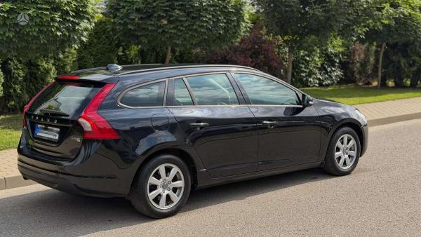 Black Volvo V60 2012 in Vilnius, with an engine capacity of 1.56 L and mileage of 344 thousand km for 3950 €, photo 5 on AUTOMOTO.COM.LV