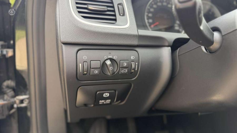 Black Volvo V60 2012 in Vilnius, with an engine capacity of 1.56 L and mileage of 344 thousand km for 3950 €, photo 14 on AUTOMOTO.COM.LV