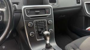 Black Volvo V60 2012 in Vilnius, with an engine capacity of 1.56 L and mileage of 344 thousand km for 3950 €, photo 17 on AUTOMOTO.COM.LV