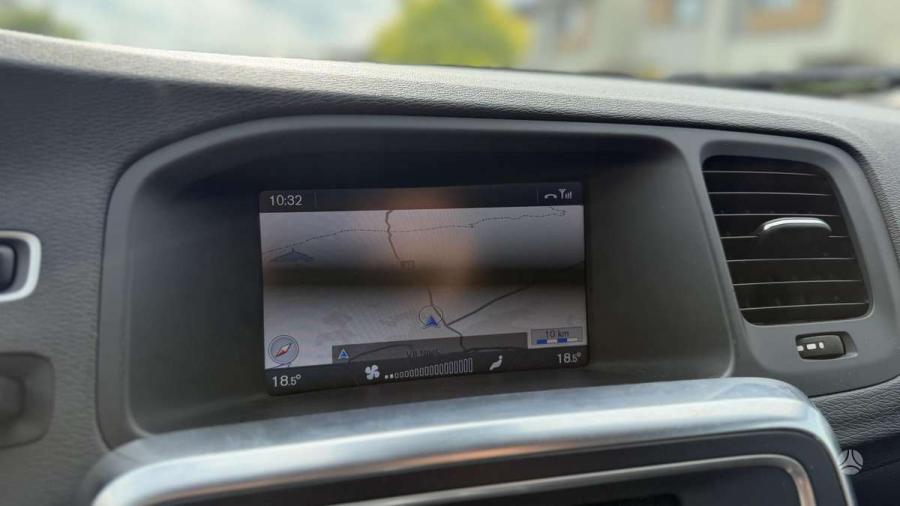 Black Volvo V60 2012 in Vilnius, with an engine capacity of 1.56 L and mileage of 344 thousand km for 3950 €, photo 22 on AUTOMOTO.COM.LV