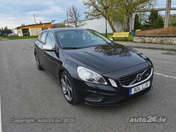 Black Volvo V60 2012 in Paide, with an engine capacity of 2.00 L and mileage of 295 thousand km for 6890 €, photo 1 on AUTOMOTO.COM.LV