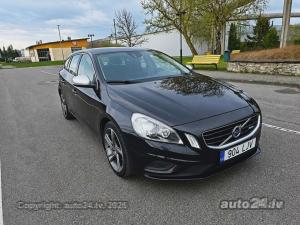 Melns Volvo V60 2012 Paide, ar dzinēja tilpumu 2.00 L un nobraukumu 295 tūkst. km par 6890 €, foto  vietnē AUTOMOTO.COM.LV