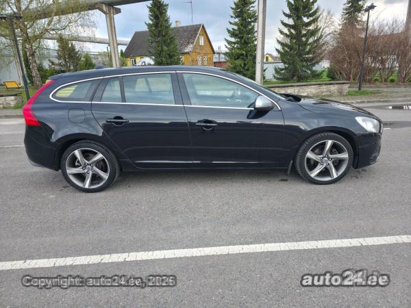 Black Volvo V60 2012 in Paide, with an engine capacity of 2.00 L and mileage of 295 thousand km for 6890 €, photo 9 on AUTOMOTO.COM.LV