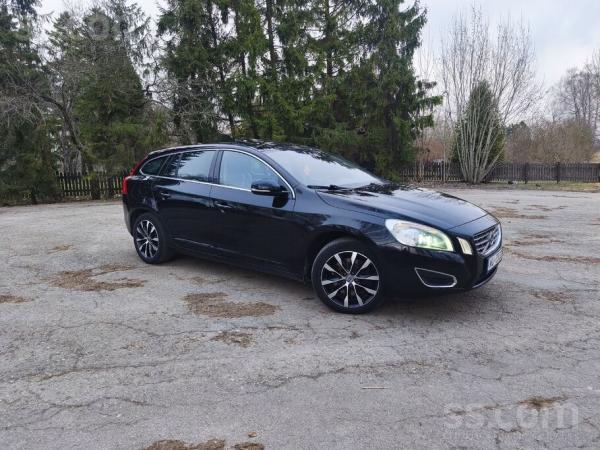 Melns Volvo V60 2012 Jēkabpils, ar dzinēja tilpumu 2.40 L un nobraukumu 245 tūkst. km par 8300 €, foto 2 vietnē AUTOMOTO.COM.LV
